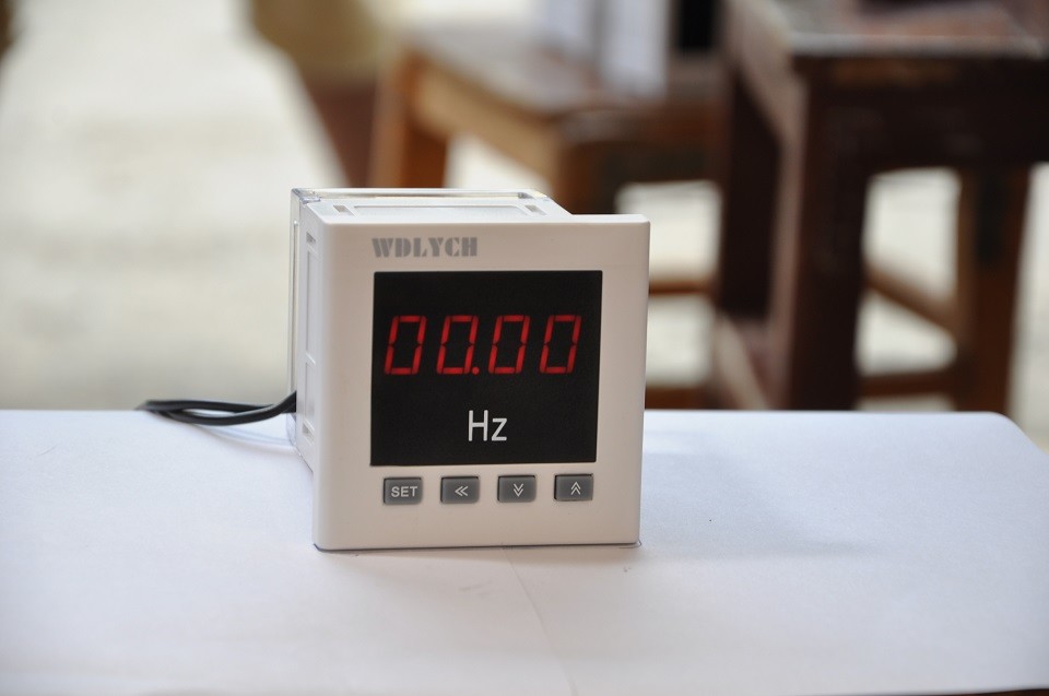 Intelligent Panel Mount Frequency Meter , Single Phase Digital Frequency Indicator White Color